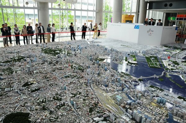 Huge Model of Tokyo Displayed to Invite Olympic Games - NIKKEI REAL ...