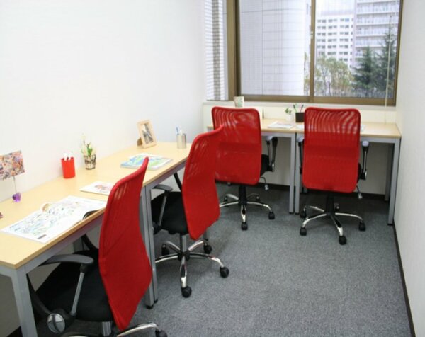 Regus expands low-cost serviced offices by taking over company - NIKKEI ...